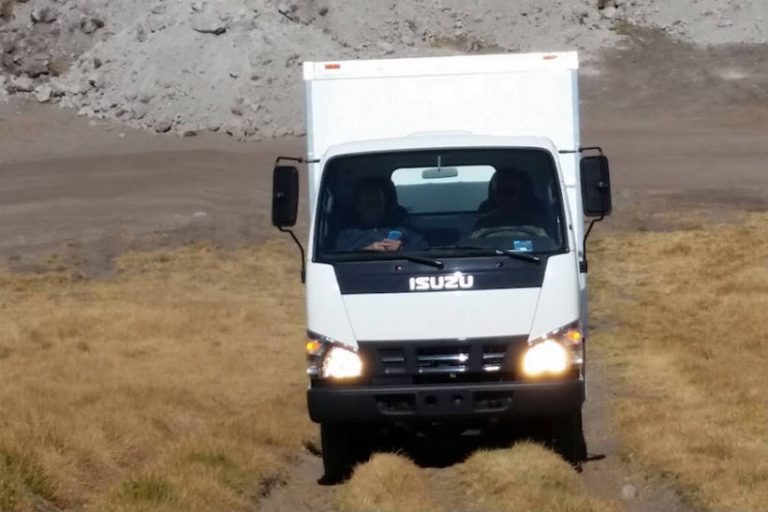 Vision Automotriz » Blog Archive » Isuzu ELF 100, carga una tonelada ...