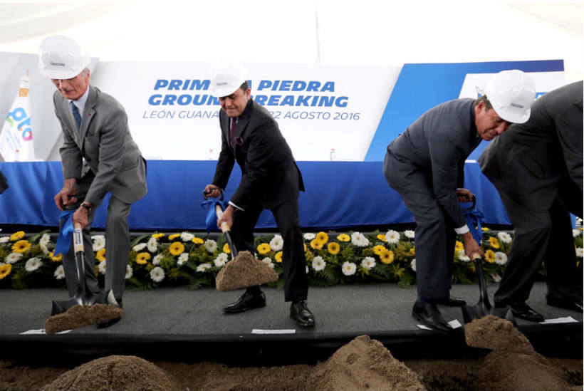 Vision Automotriz » Blog Archive » Colocan primera piedra de la nueva ...